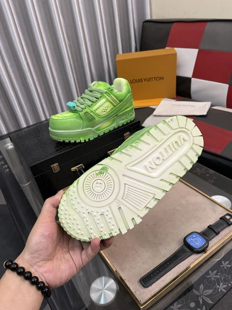 Accurate model Louis Vuitton Trainer Sneaker