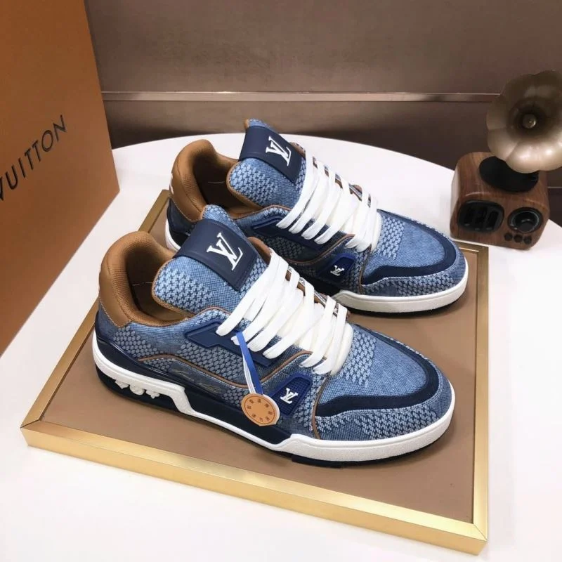 Accurate model Louis Vuitton Trainer Sneaker