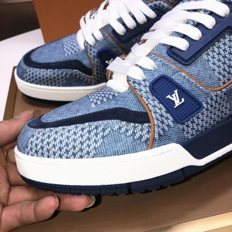 Accurate model Louis Vuitton Trainer Sneaker