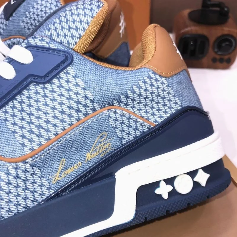 Accurate model Louis Vuitton Trainer Sneaker