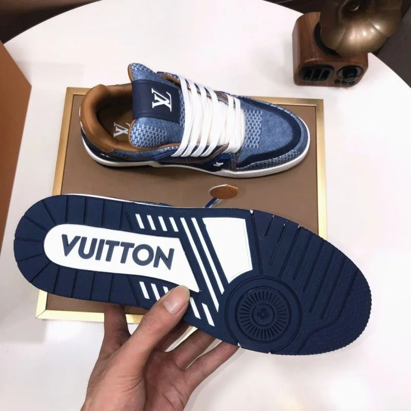 Accurate model Louis Vuitton Trainer Sneaker