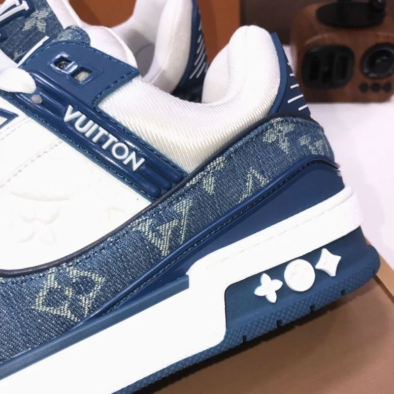 Accurate model Louis Vuitton Trainer Sneaker