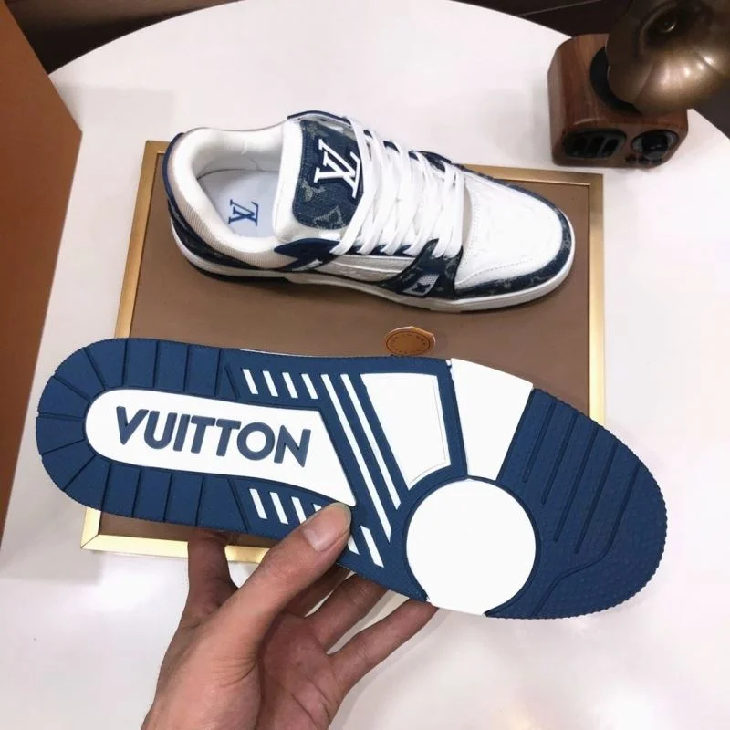 Accurate model Louis Vuitton Trainer Sneaker