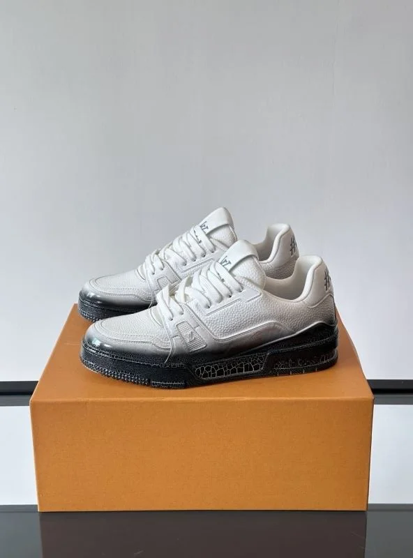 Exact replica Louis Vuitton Trainer Sneaker