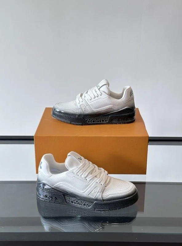 Exact replica Louis Vuitton Trainer Sneaker