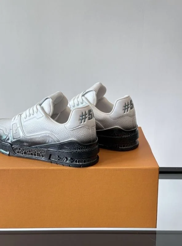 Exact replica Louis Vuitton Trainer Sneaker