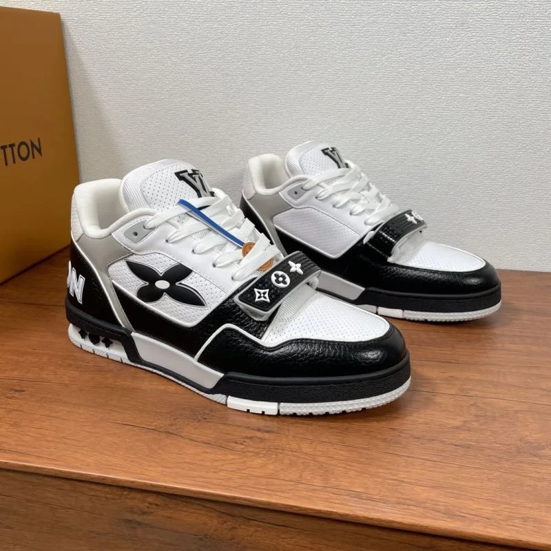 Accurate model Louis Vuitton Trainer Sneaker