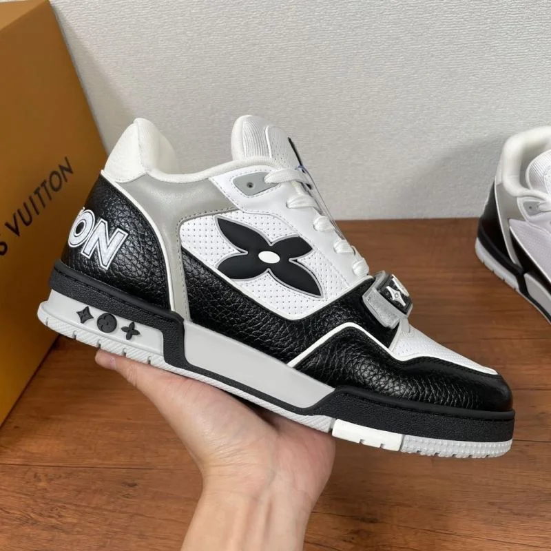 Accurate model Louis Vuitton Trainer Sneaker