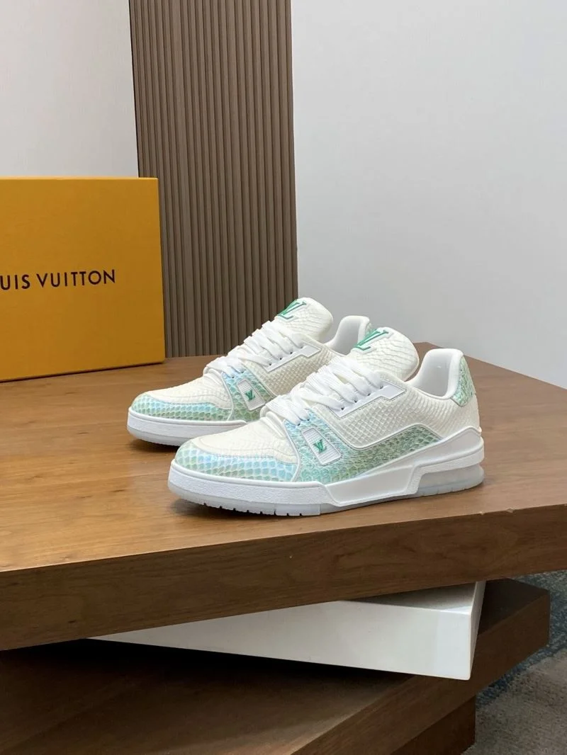 Accurate model Louis Vuitton Trainer Sneaker