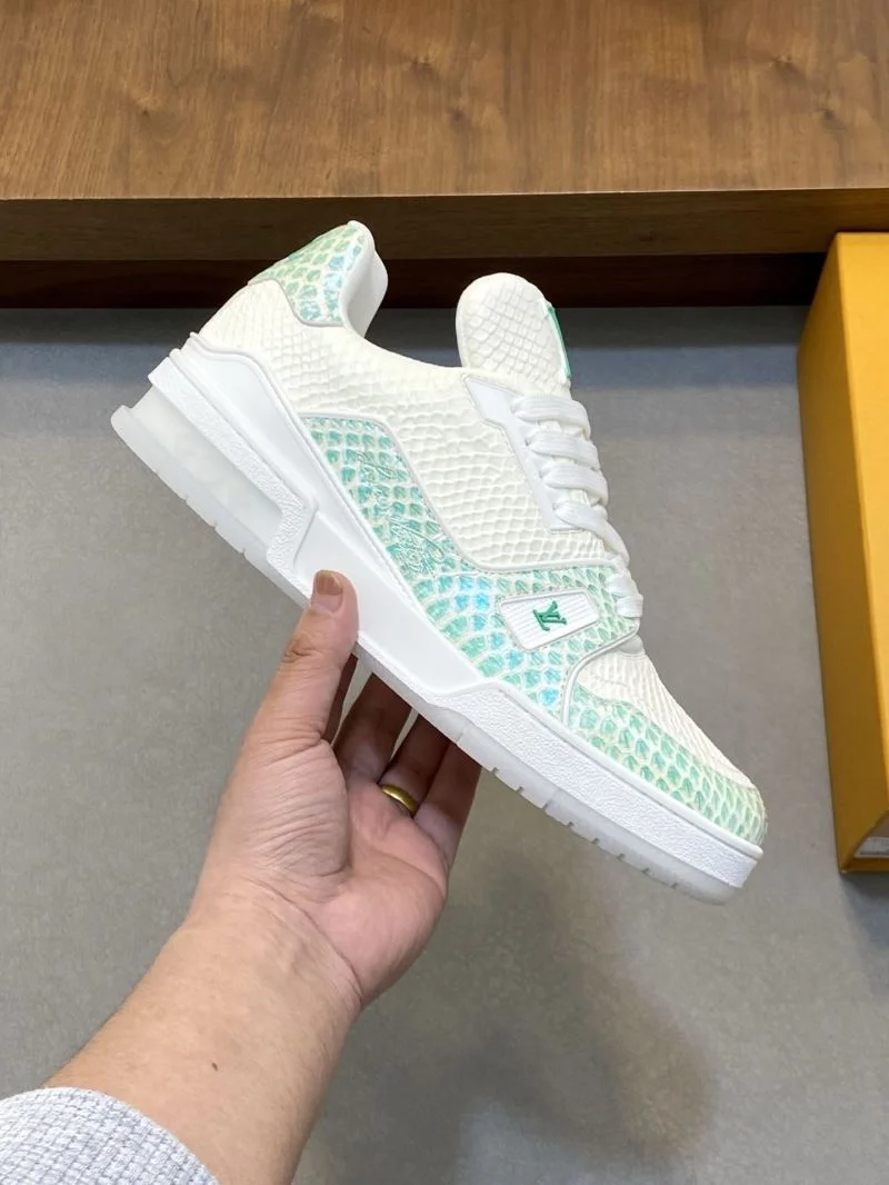 Accurate model Louis Vuitton Trainer Sneaker