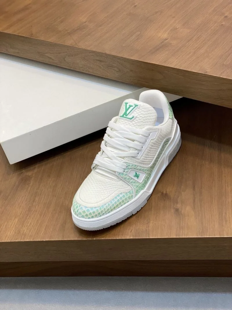 Accurate model Louis Vuitton Trainer Sneaker