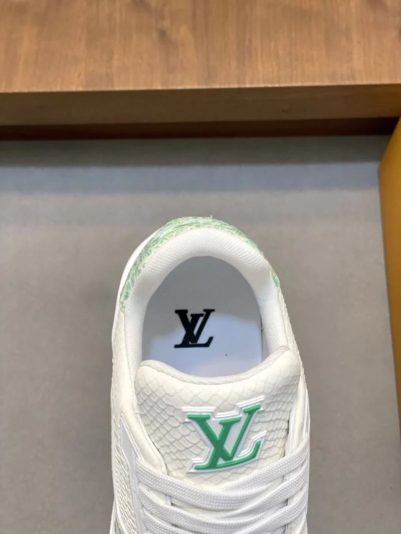 Accurate model Louis Vuitton Trainer Sneaker