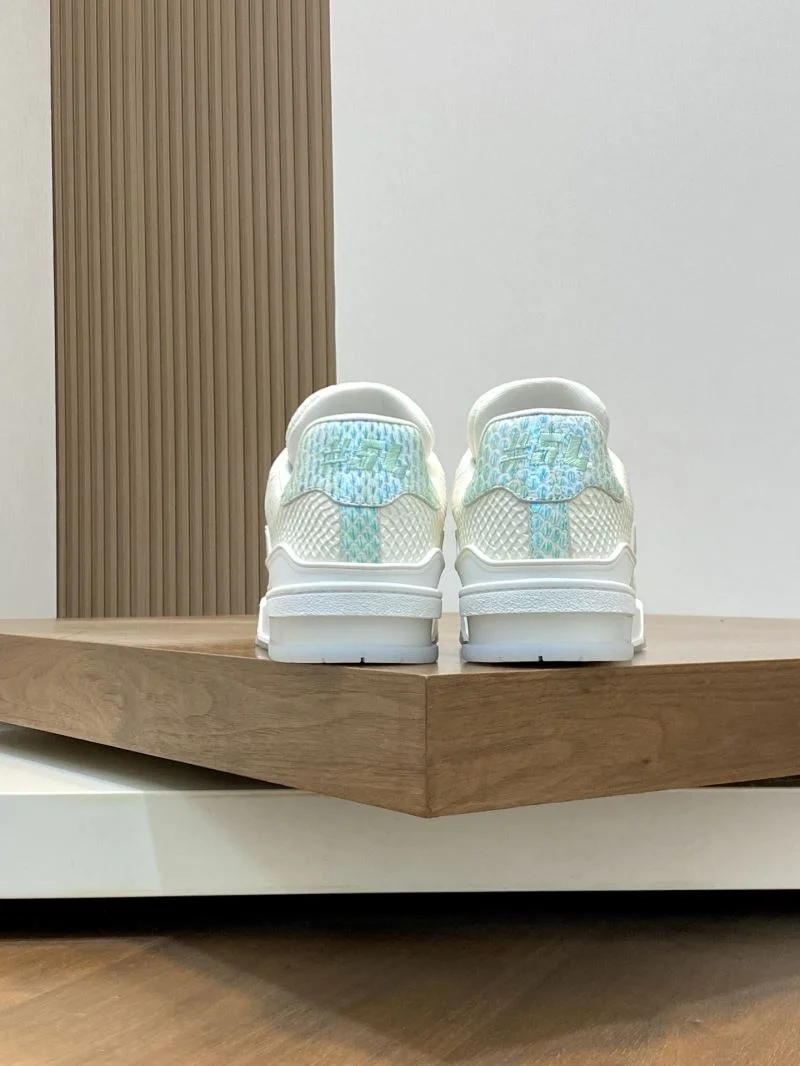 Accurate model Louis Vuitton Trainer Sneaker