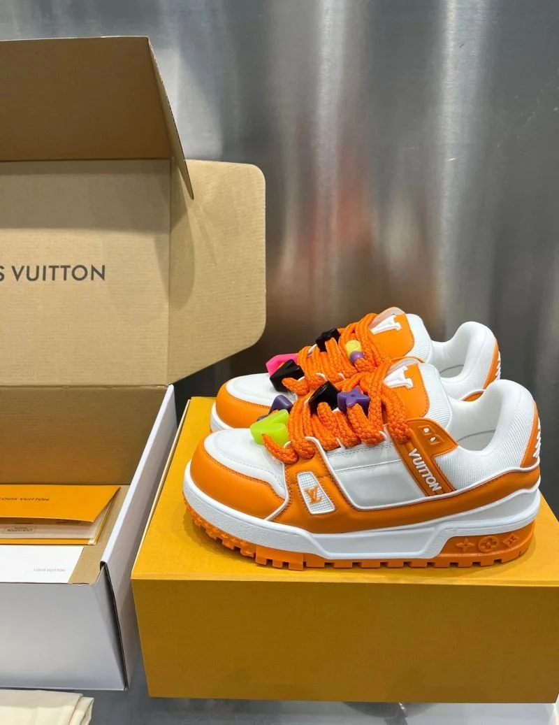 Accurate model Louis Vuitton Trainer Sneaker