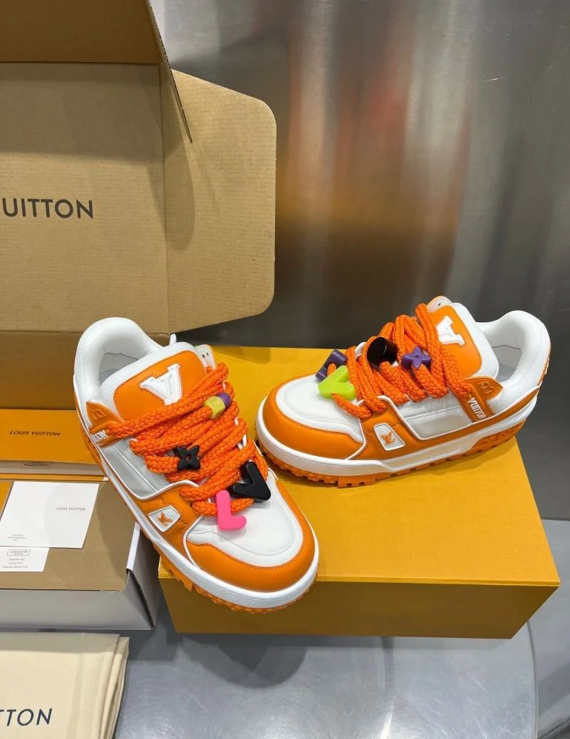 Accurate model Louis Vuitton Trainer Sneaker