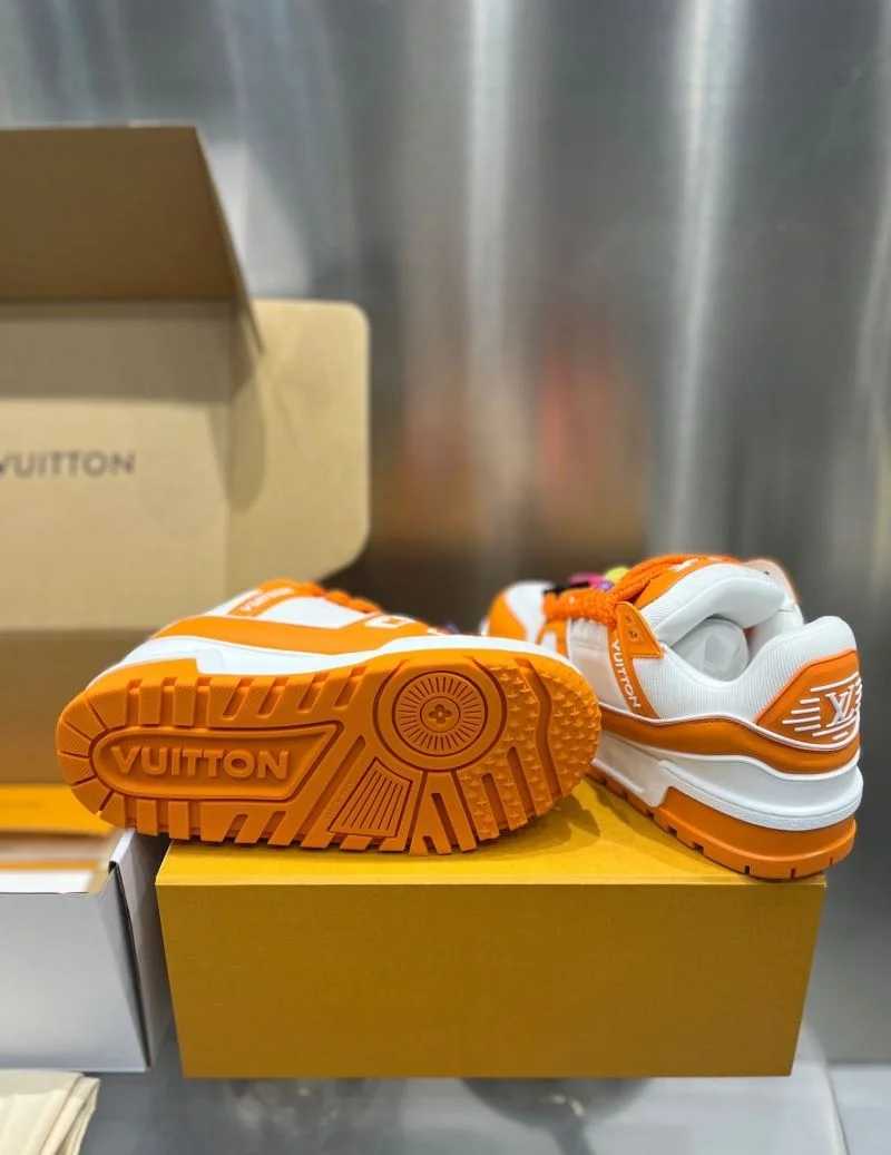 Accurate model Louis Vuitton Trainer Sneaker