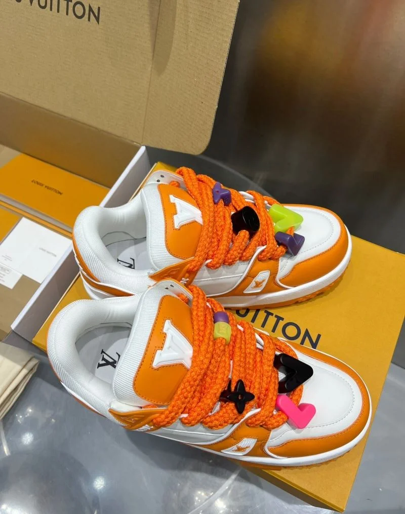 Accurate model Louis Vuitton Trainer Sneaker