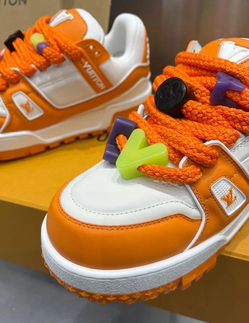 Accurate model Louis Vuitton Trainer Sneaker