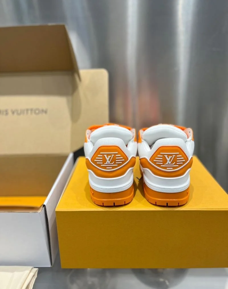 Accurate model Louis Vuitton Trainer Sneaker