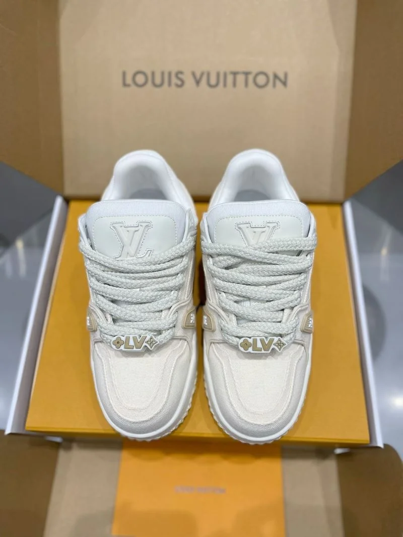 Accurate model Louis Vuitton Trainer Sneaker