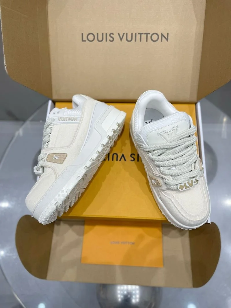 Accurate model Louis Vuitton Trainer Sneaker