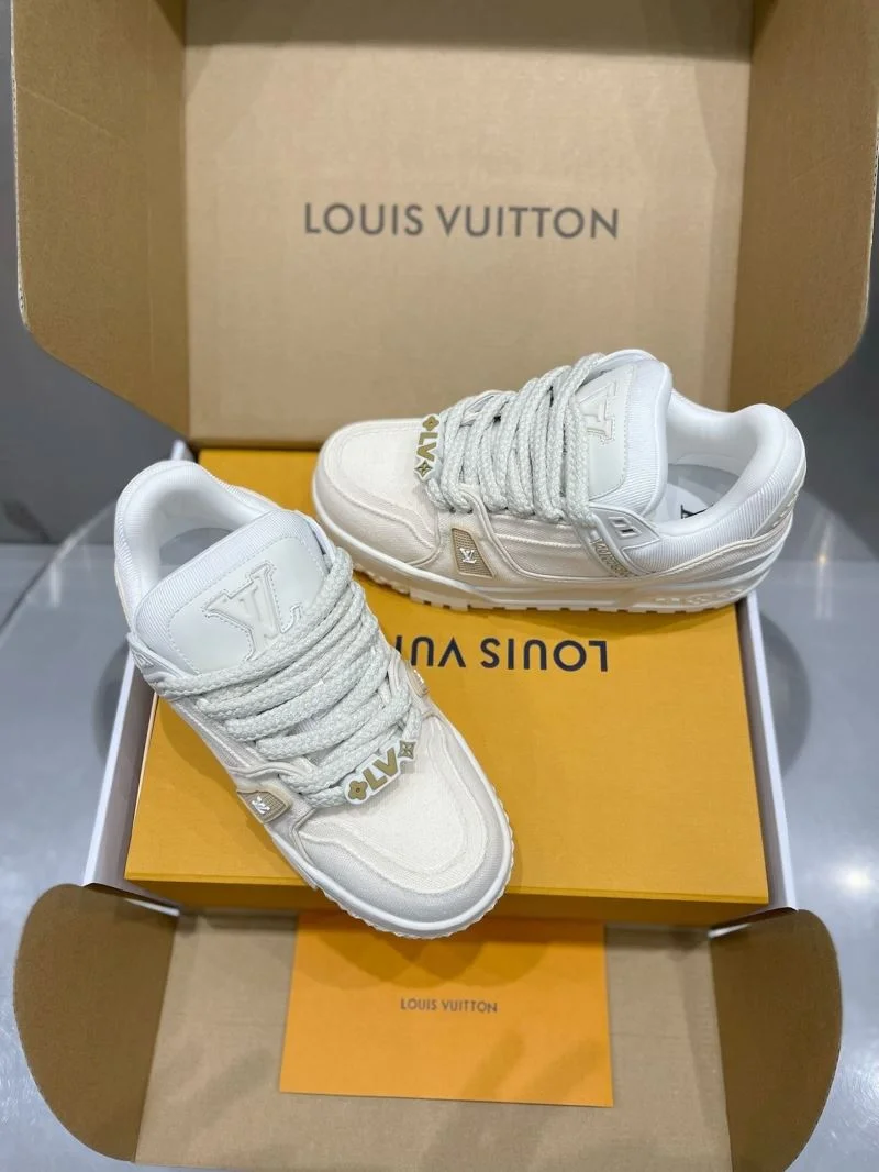 Accurate model Louis Vuitton Trainer Sneaker