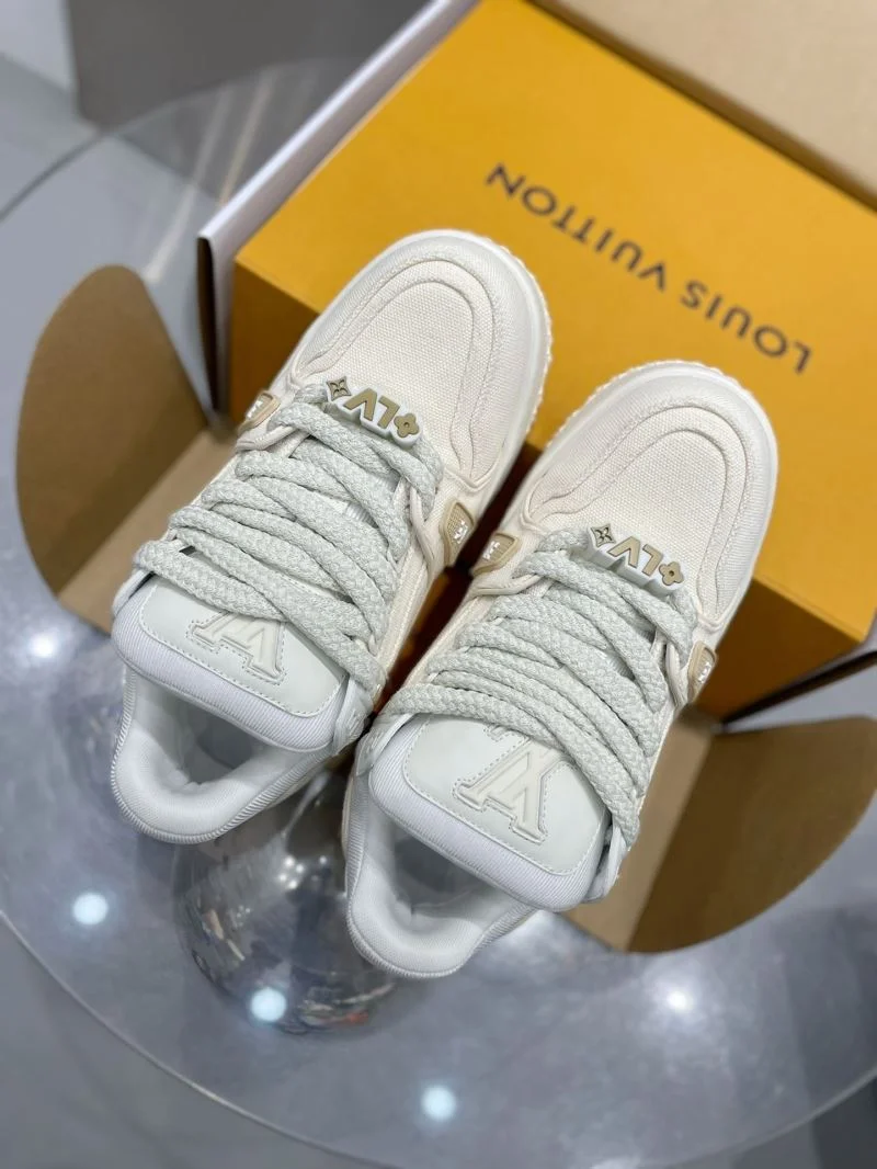 Accurate model Louis Vuitton Trainer Sneaker