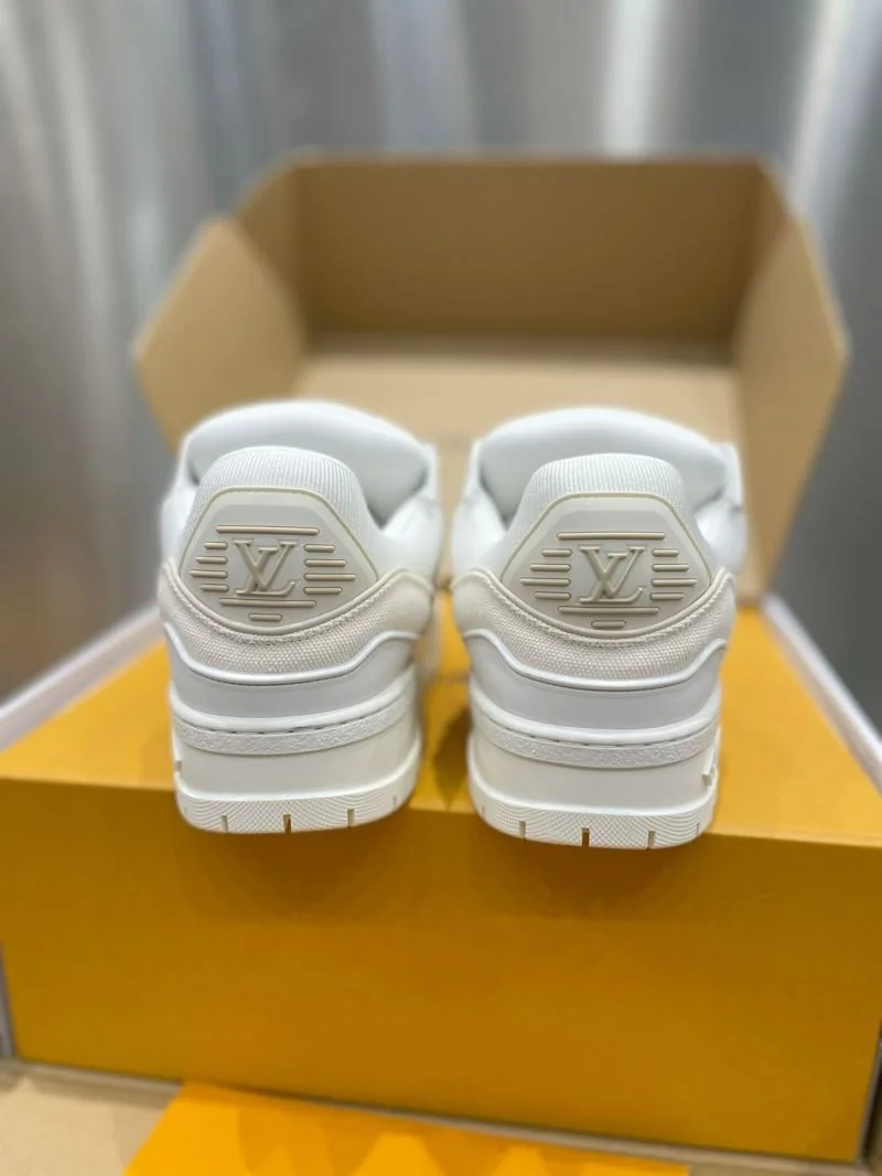 Accurate model Louis Vuitton Trainer Sneaker