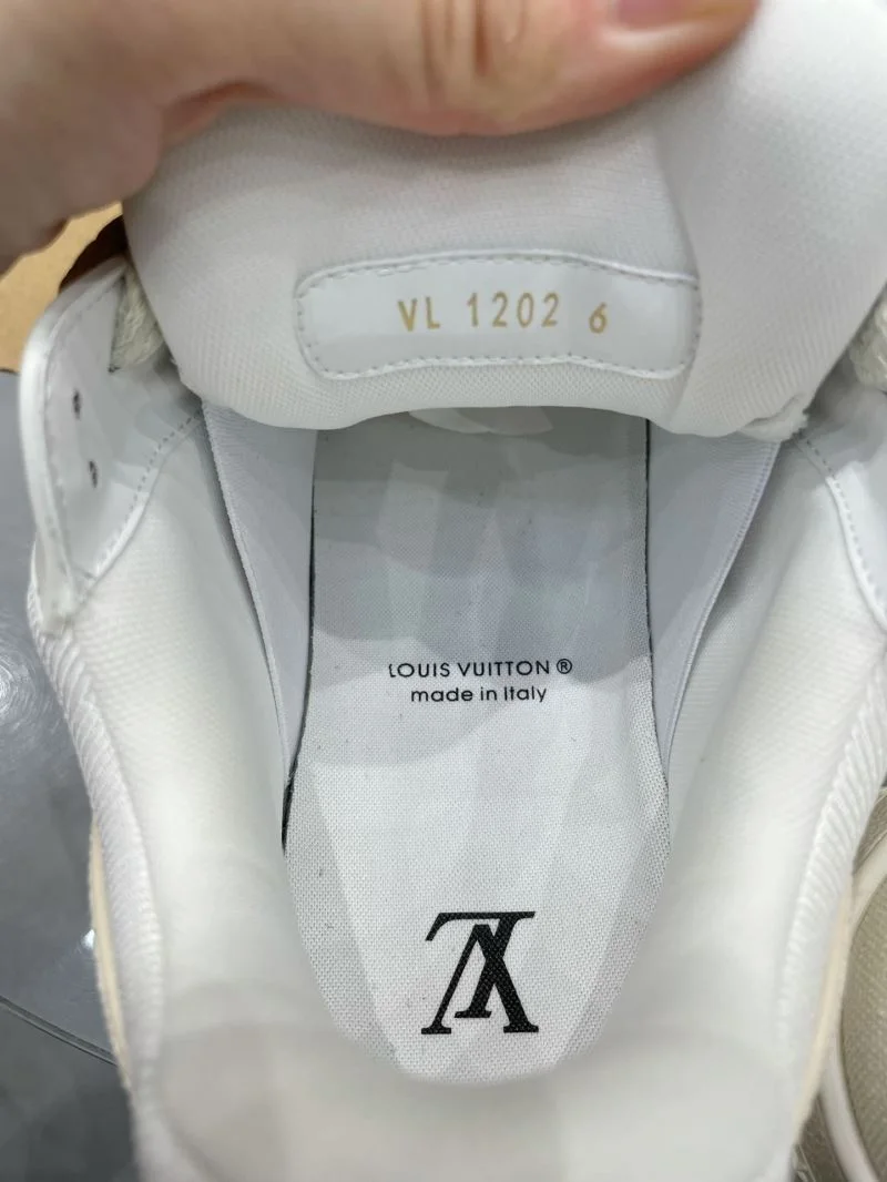 Accurate model Louis Vuitton Trainer Sneaker