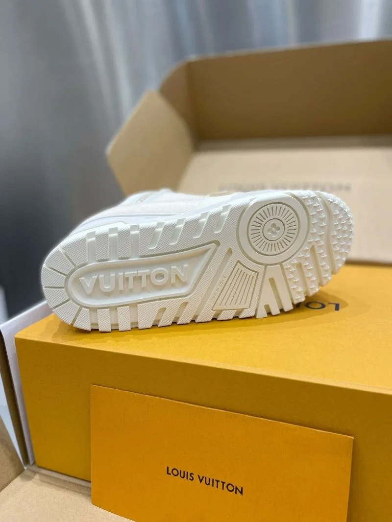 Accurate model Louis Vuitton Trainer Sneaker