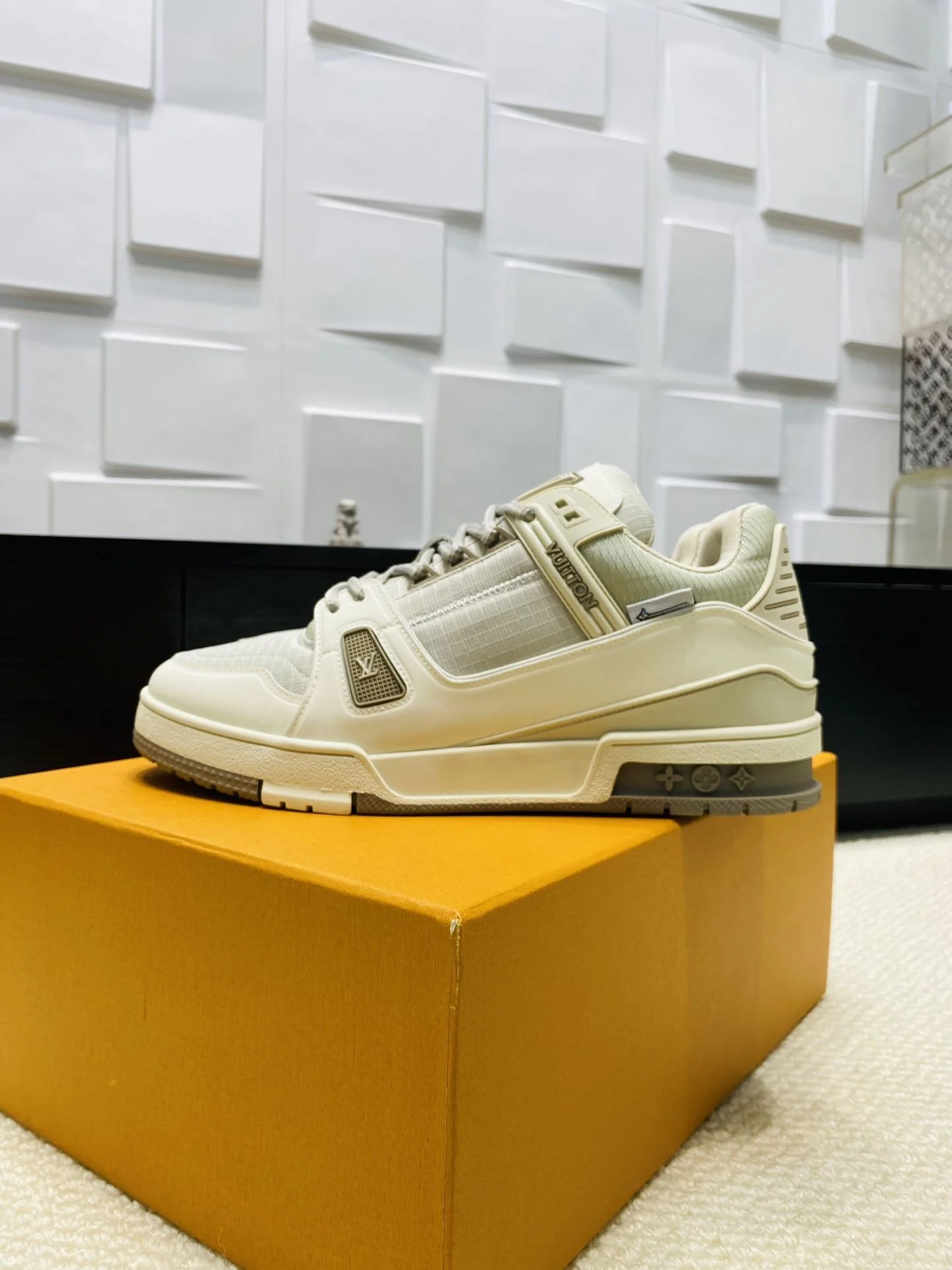 Top mirror Louis Vuitton Trainer Sneaker