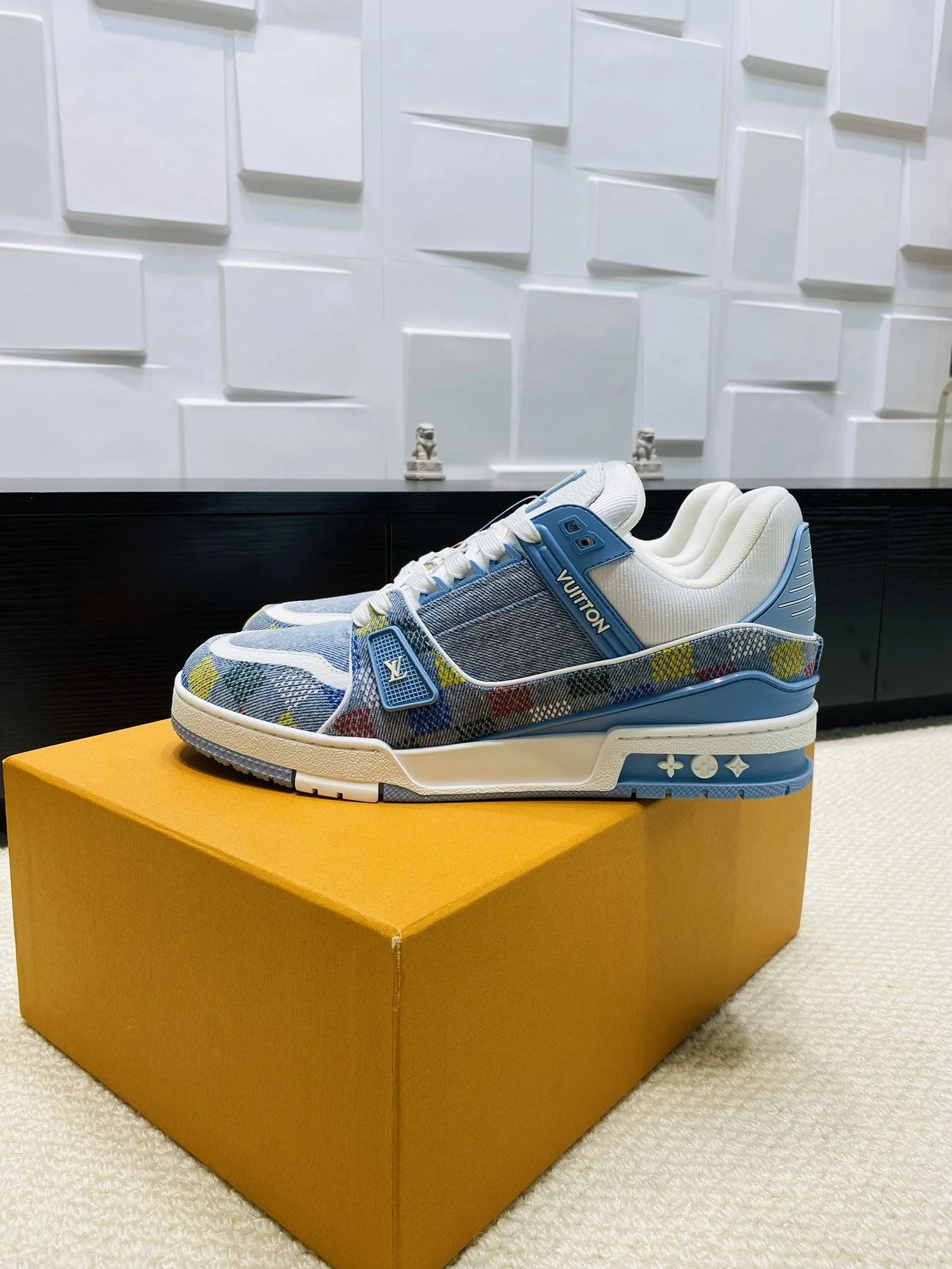 Exact replica Louis Vuitton Trainer Sneaker