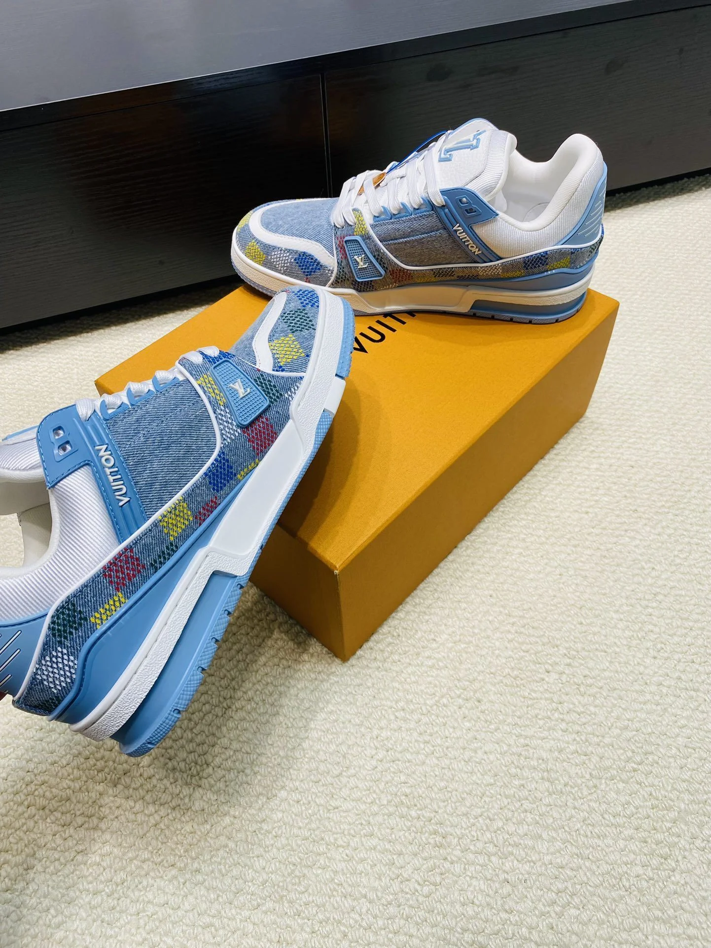 Exact replica Louis Vuitton Trainer Sneaker