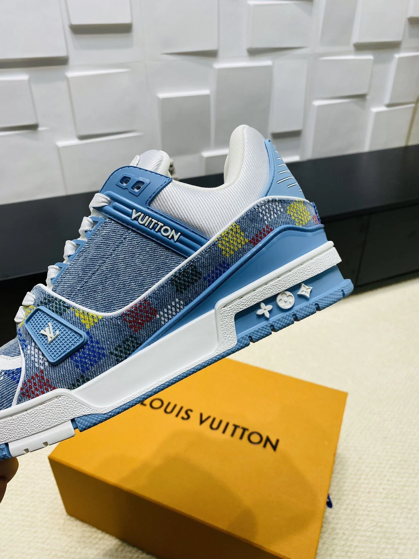 Exact replica Louis Vuitton Trainer Sneaker