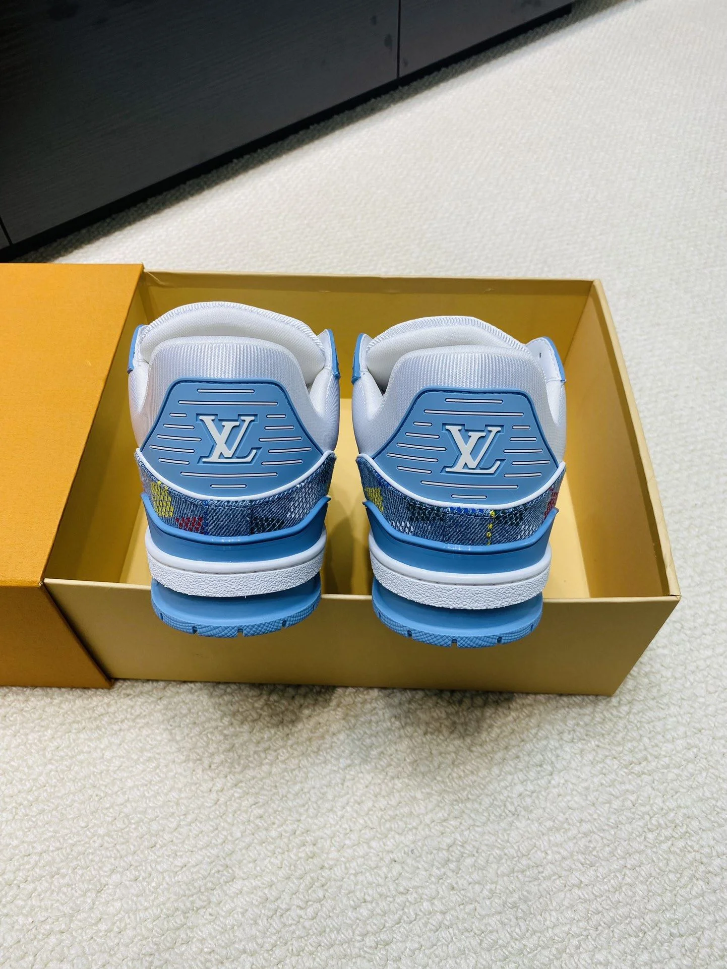 Exact replica Louis Vuitton Trainer Sneaker