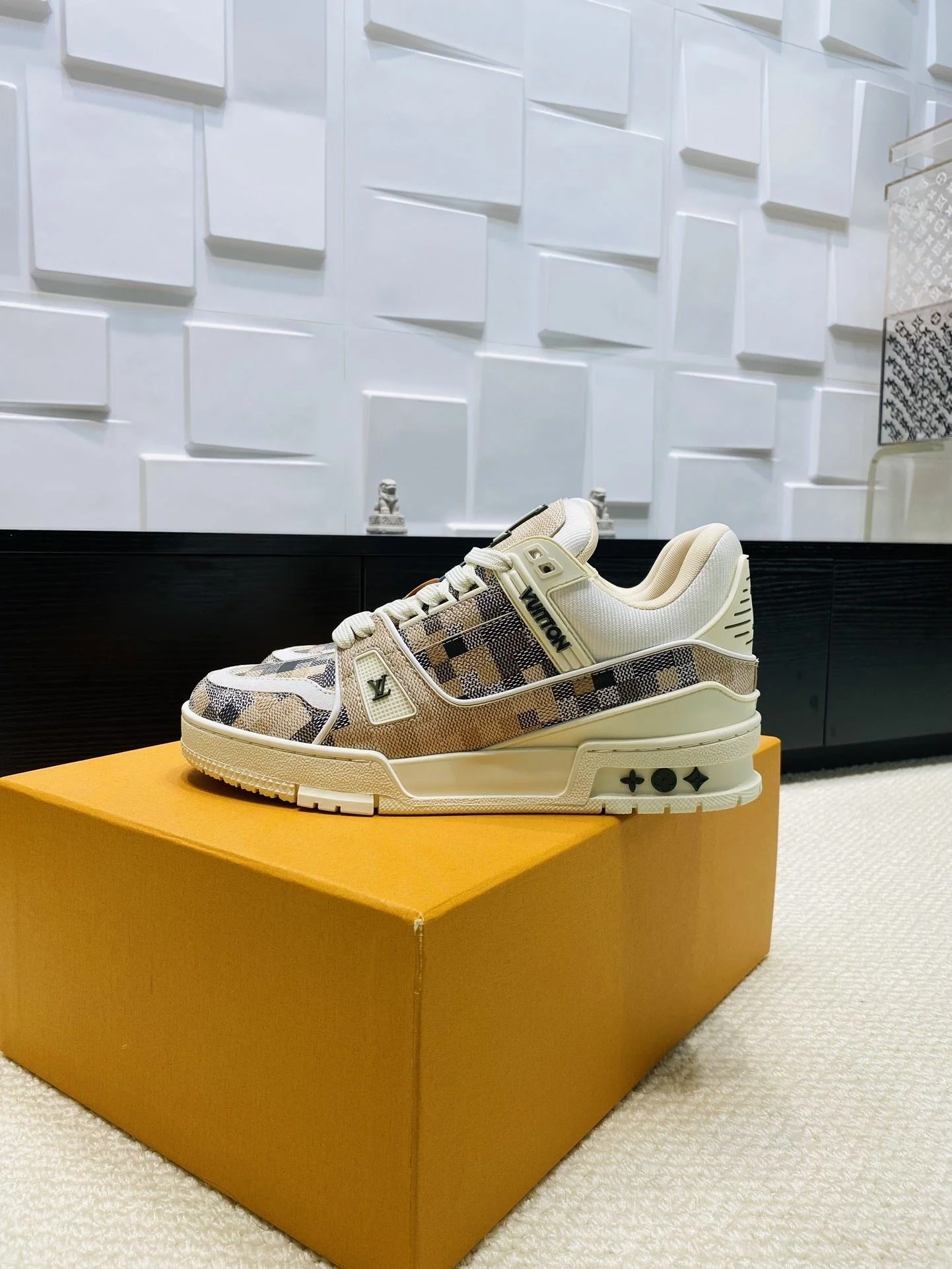 Top mirror Louis Vuitton Trainer Sneaker