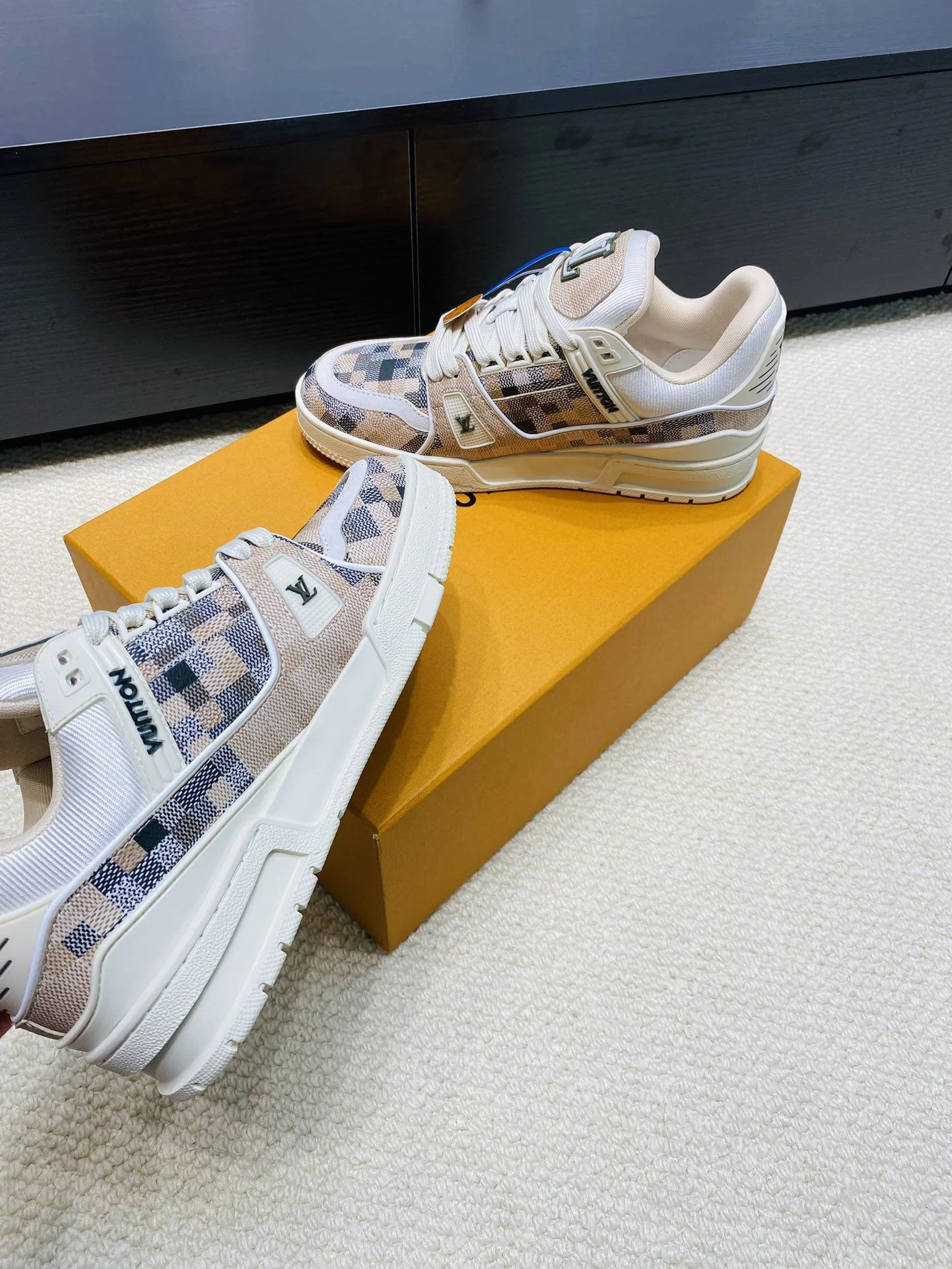 Top mirror Louis Vuitton Trainer Sneaker