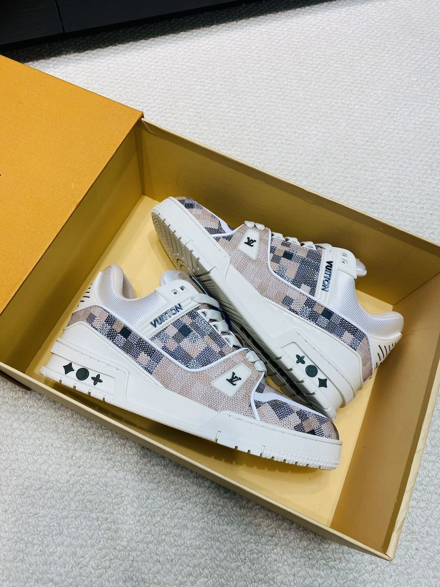 Top mirror Louis Vuitton Trainer Sneaker