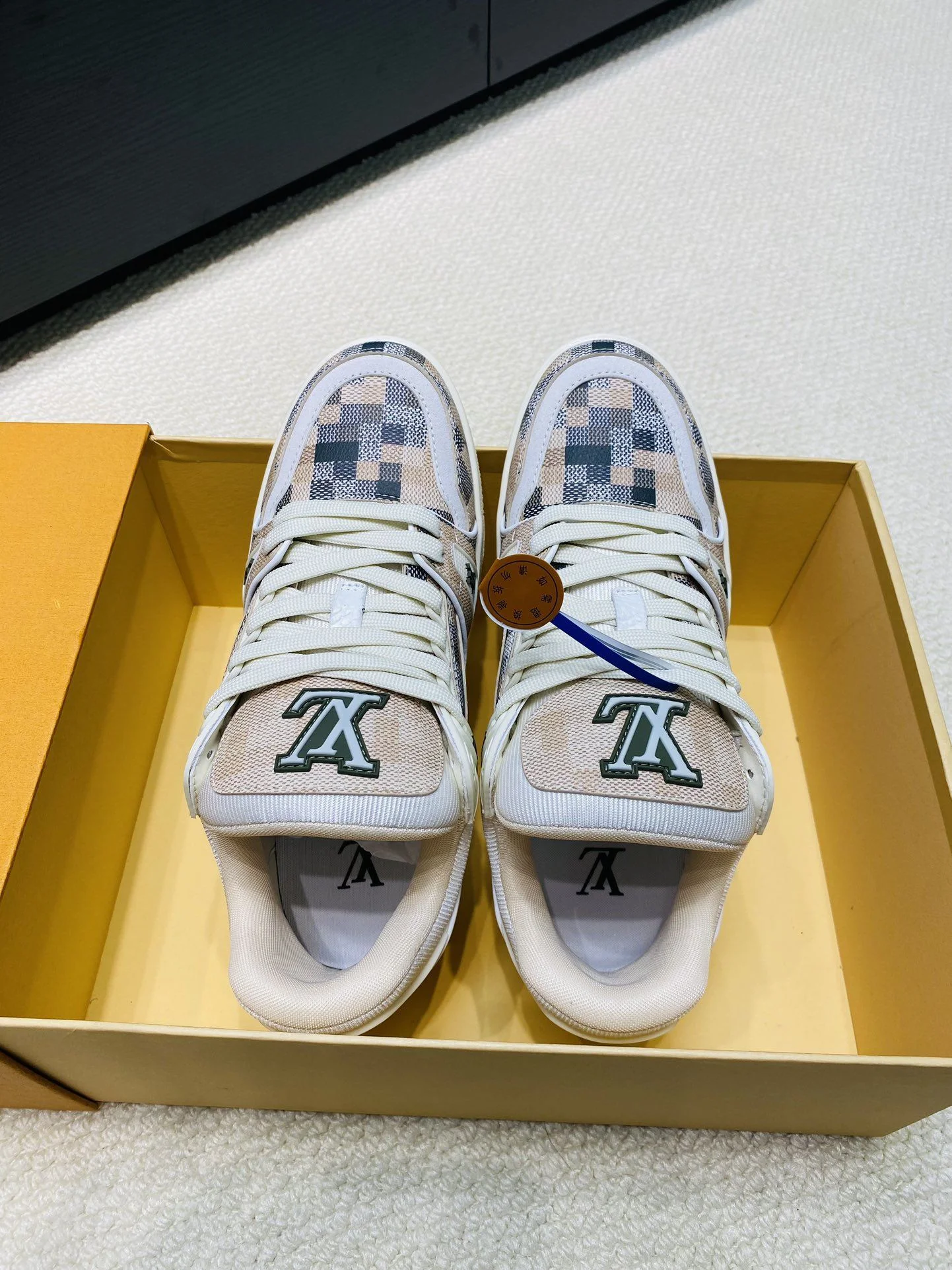 Top mirror Louis Vuitton Trainer Sneaker