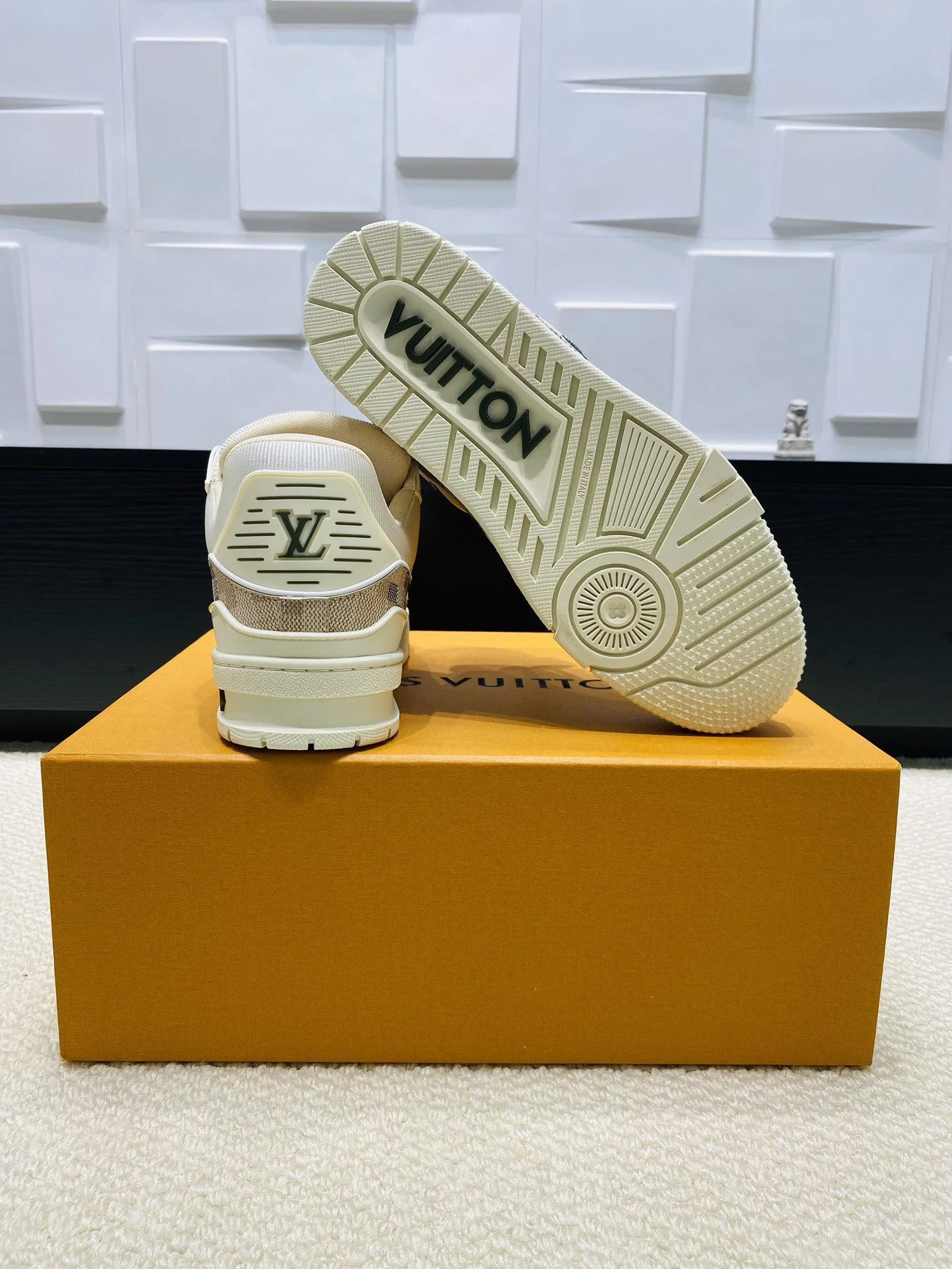 Top mirror Louis Vuitton Trainer Sneaker