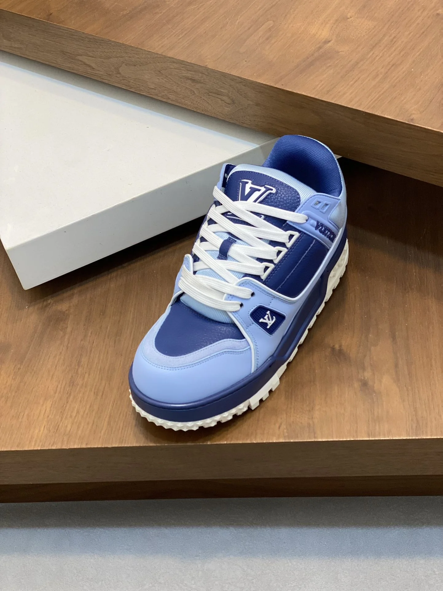 Economical Louis Vuitton Trainer Sneaker