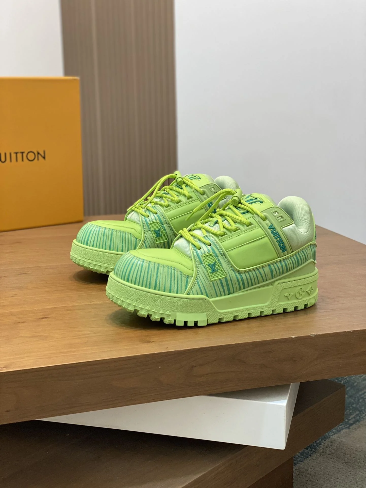 Original Louis Vuitton Trainer Sneaker