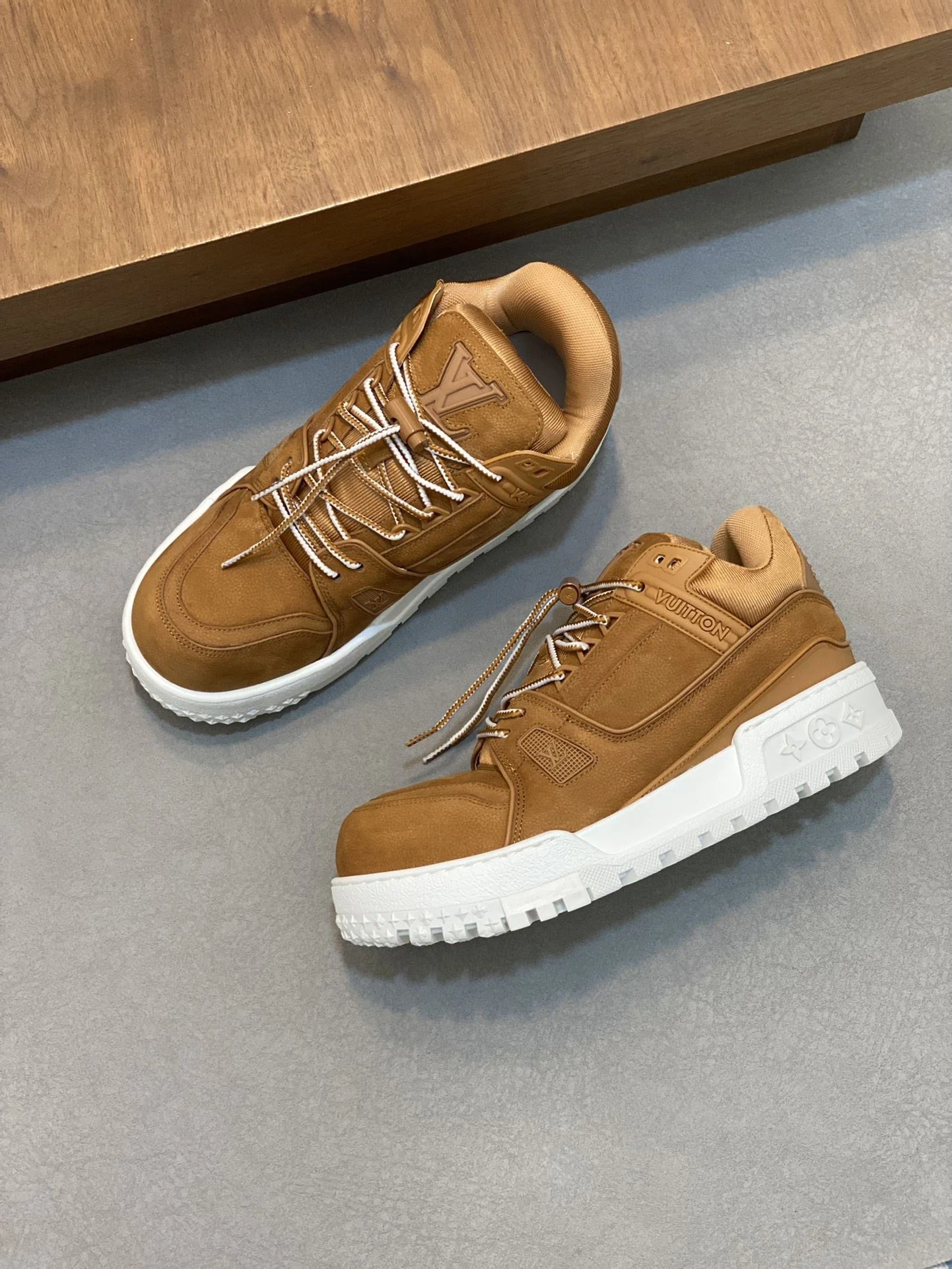 OEM Louis Vuitton Trainer Sneaker