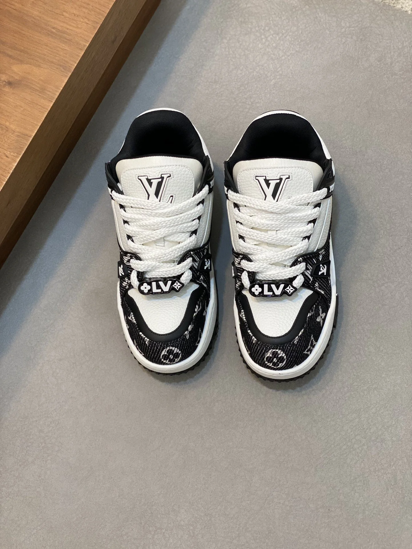 Louis Vuitton Trainer Sneaker