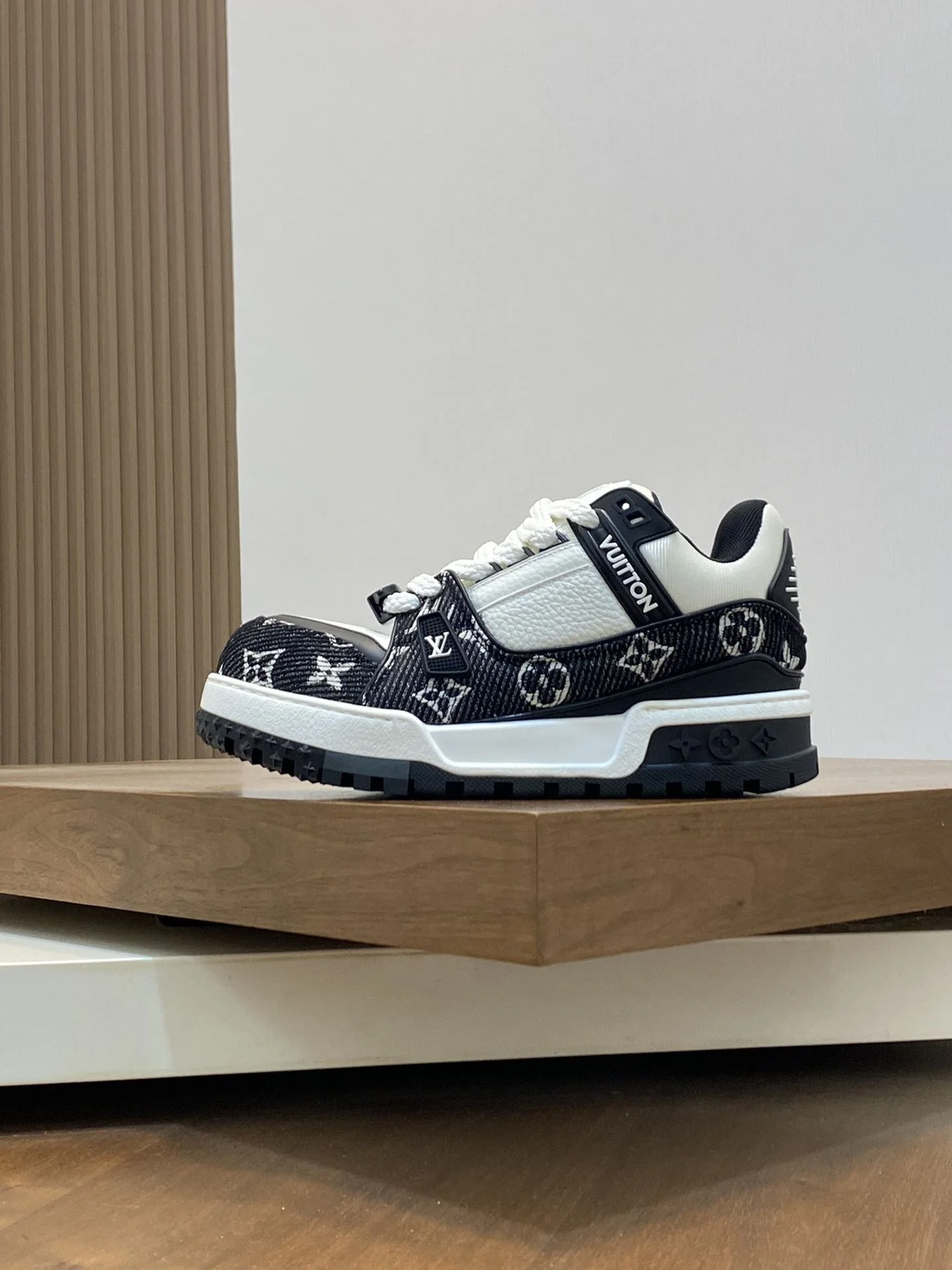 High accuracy Louis Vuitton Trainer Sneaker