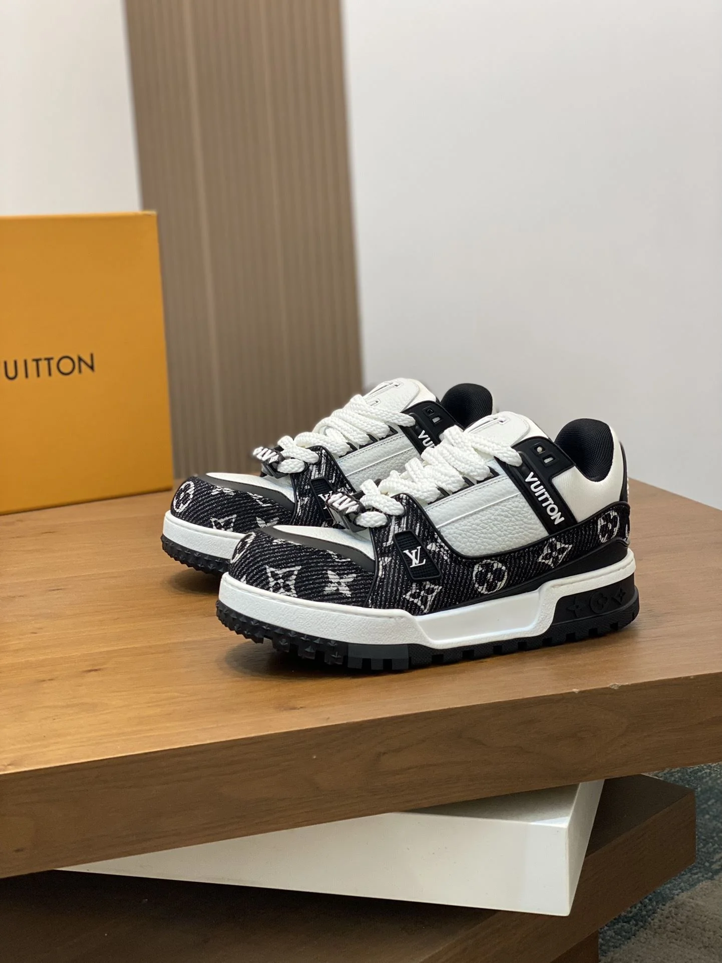 High accuracy Louis Vuitton Trainer Sneaker