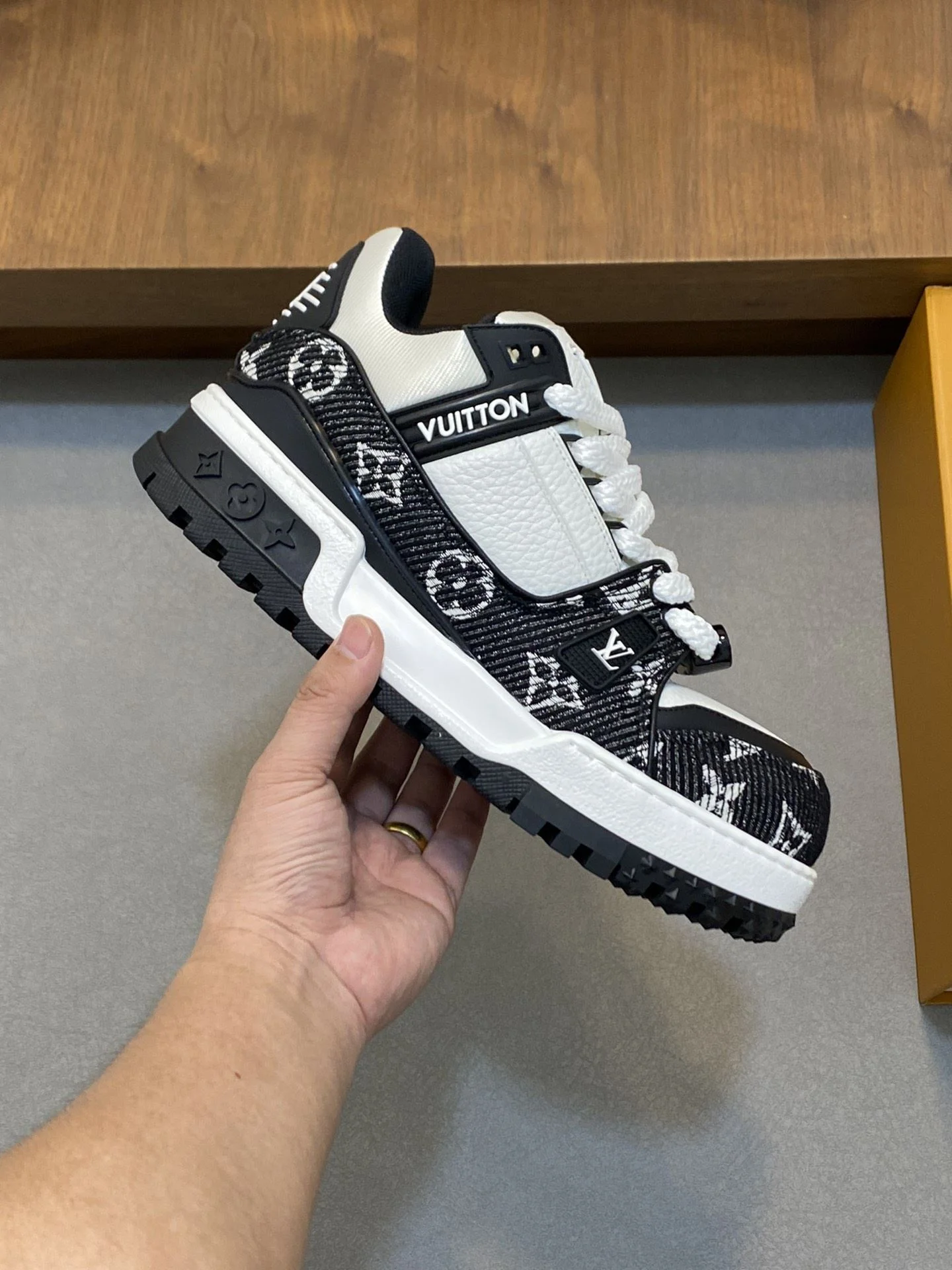 High accuracy Louis Vuitton Trainer Sneaker