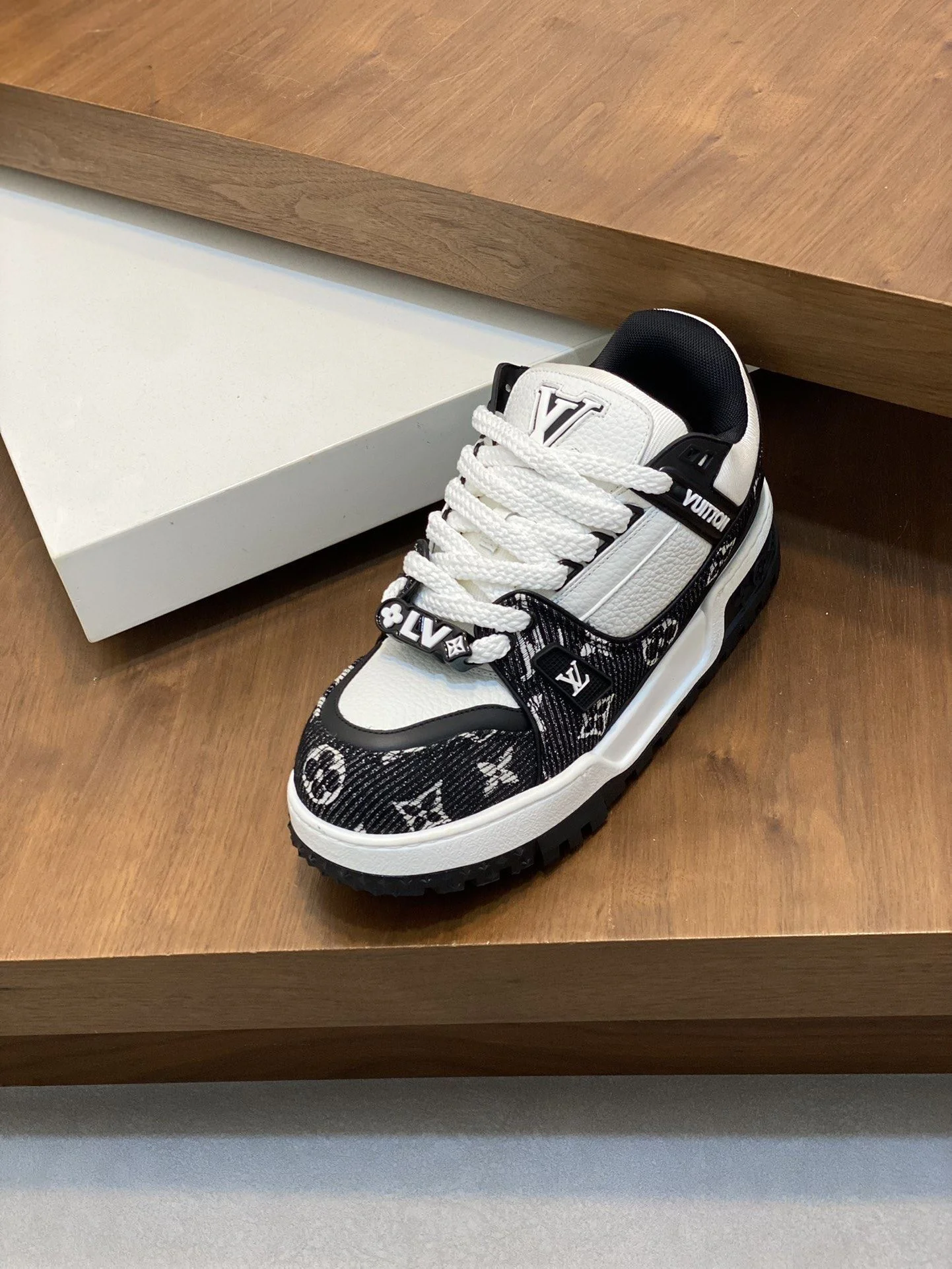 High accuracy Louis Vuitton Trainer Sneaker