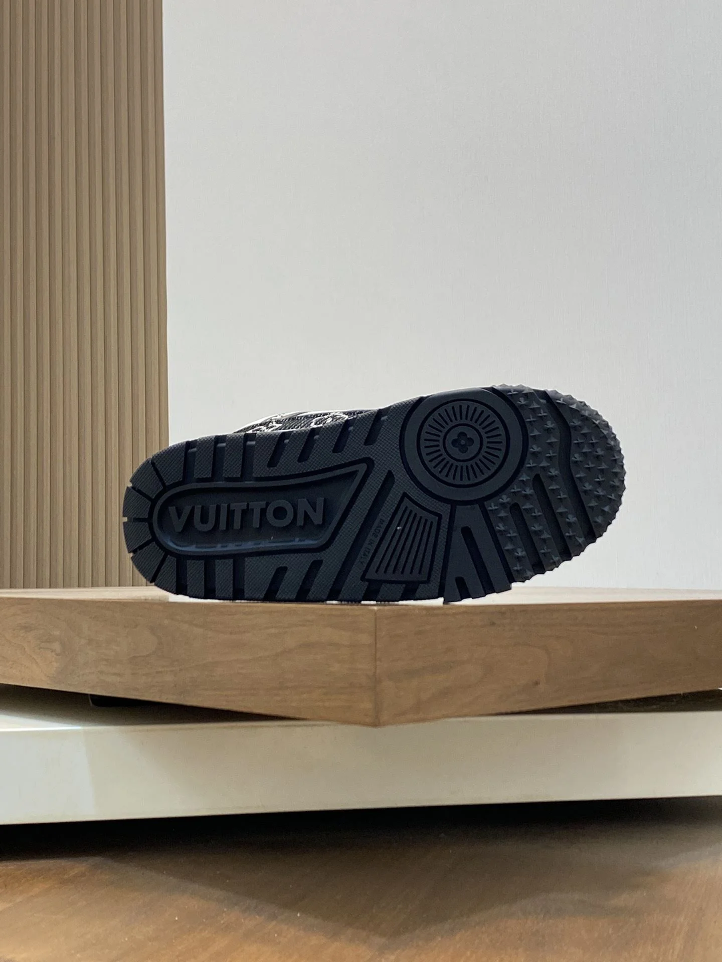 High accuracy Louis Vuitton Trainer Sneaker