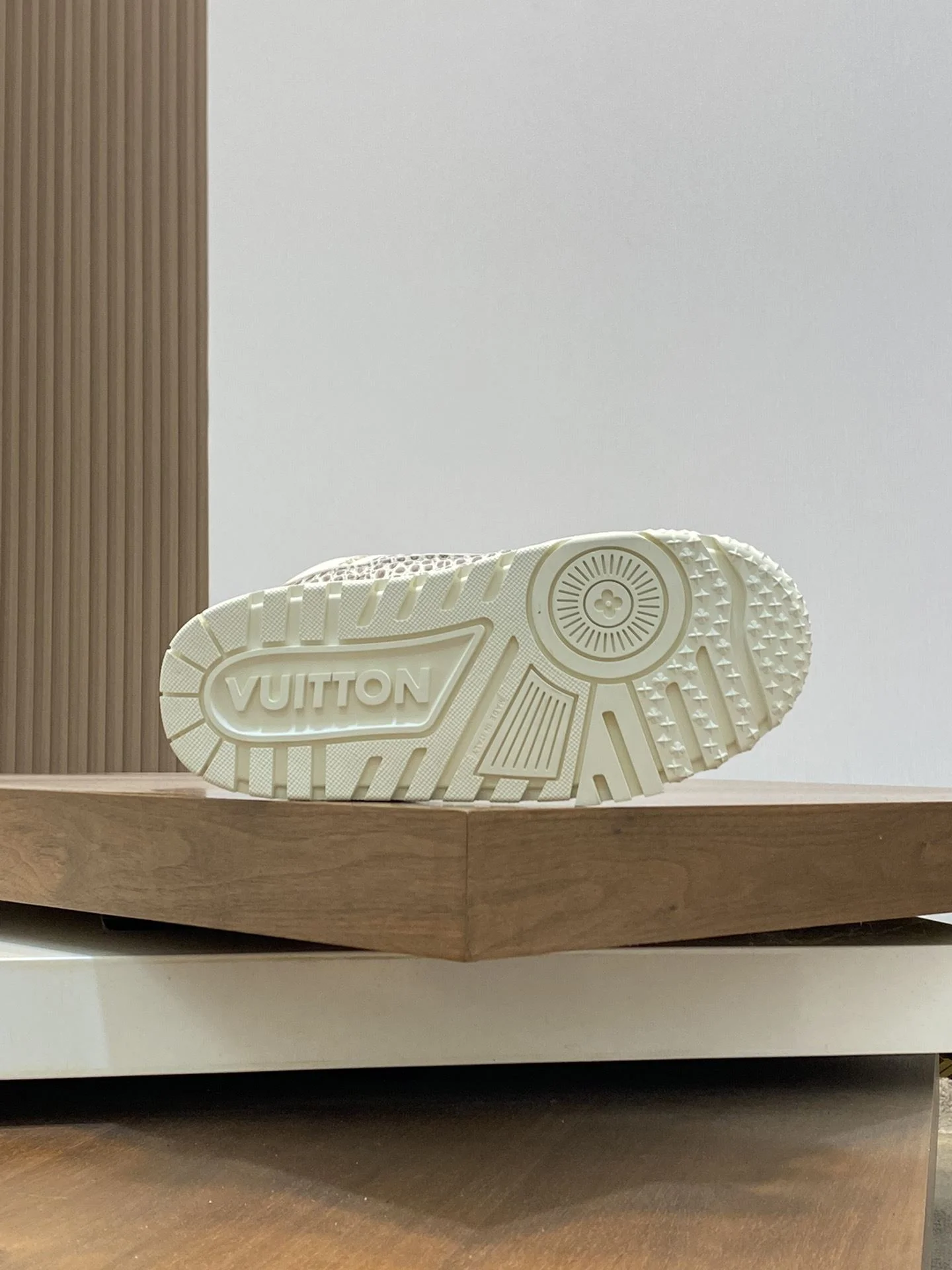 High accuracy Louis Vuitton Trainer Sneaker